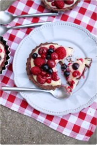 Tartelettes aux fruits rouges, crème vanille et pâte cacao - chefNini