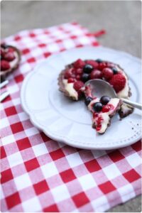 Tartelettes aux fruits rouges, crème vanille et pâte cacao - chefNini