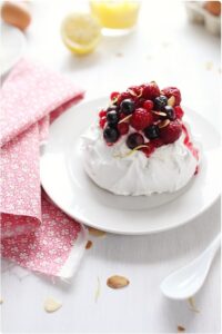 Pavlova au citron et fruits rouges - chefNini
