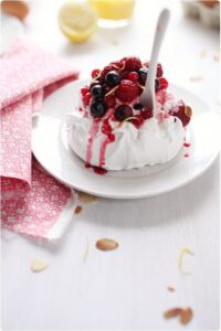 Pavlova au citron et fruits rouges - chefNini