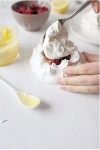 Pavlova au citron et fruits rouges - chefNini