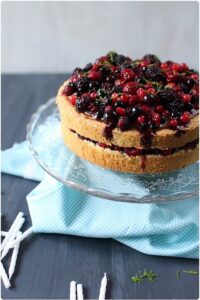 Gâteau léger au caramel et aux fruits rouges - chefNini