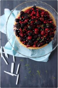 Gâteau léger au caramel et aux fruits rouges - chefNini