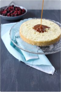 Gâteau léger au caramel et aux fruits rouges - chefNini