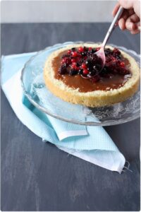 Gâteau léger au caramel et aux fruits rouges - chefNini