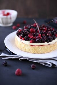 Gâteau à la crème mousseline vanille et fruits rouges - chefNini