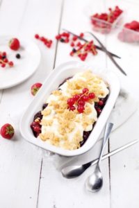 Crumble de fruits rouges à la crème vanille - chefNini