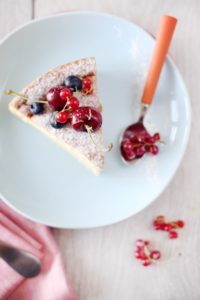 Gâteau magique à l'amande et fruits rouges - chefNini